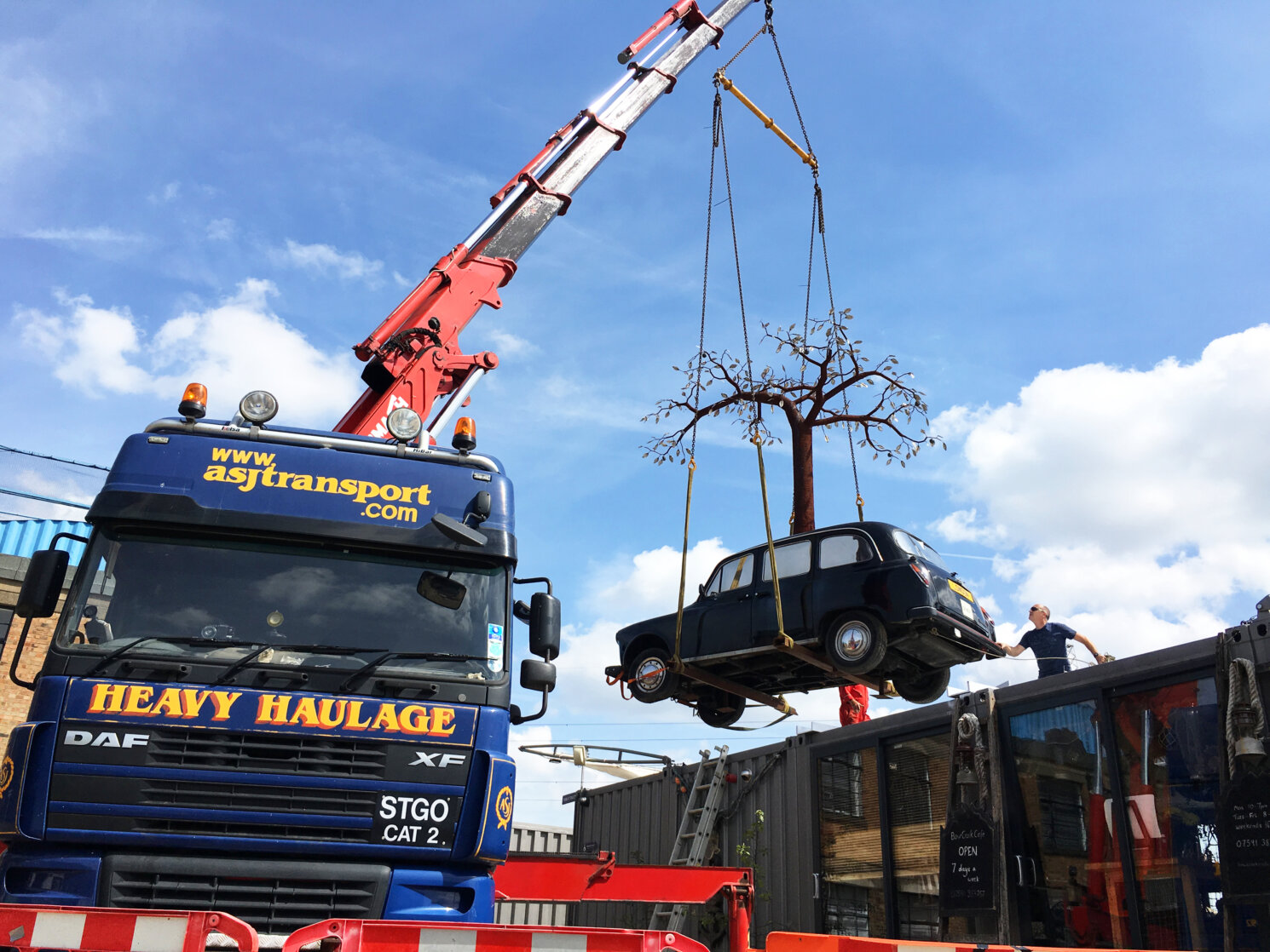 In pictures: Cab Tree sculpture move - News - Trinity Buoy Wharf