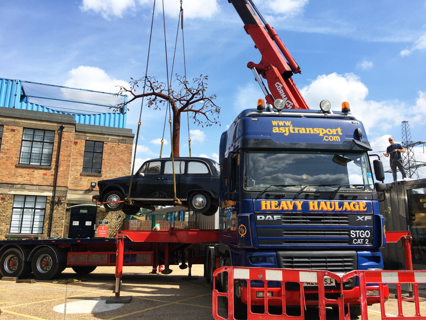 In pictures: Cab Tree sculpture move - News - Trinity Buoy Wharf