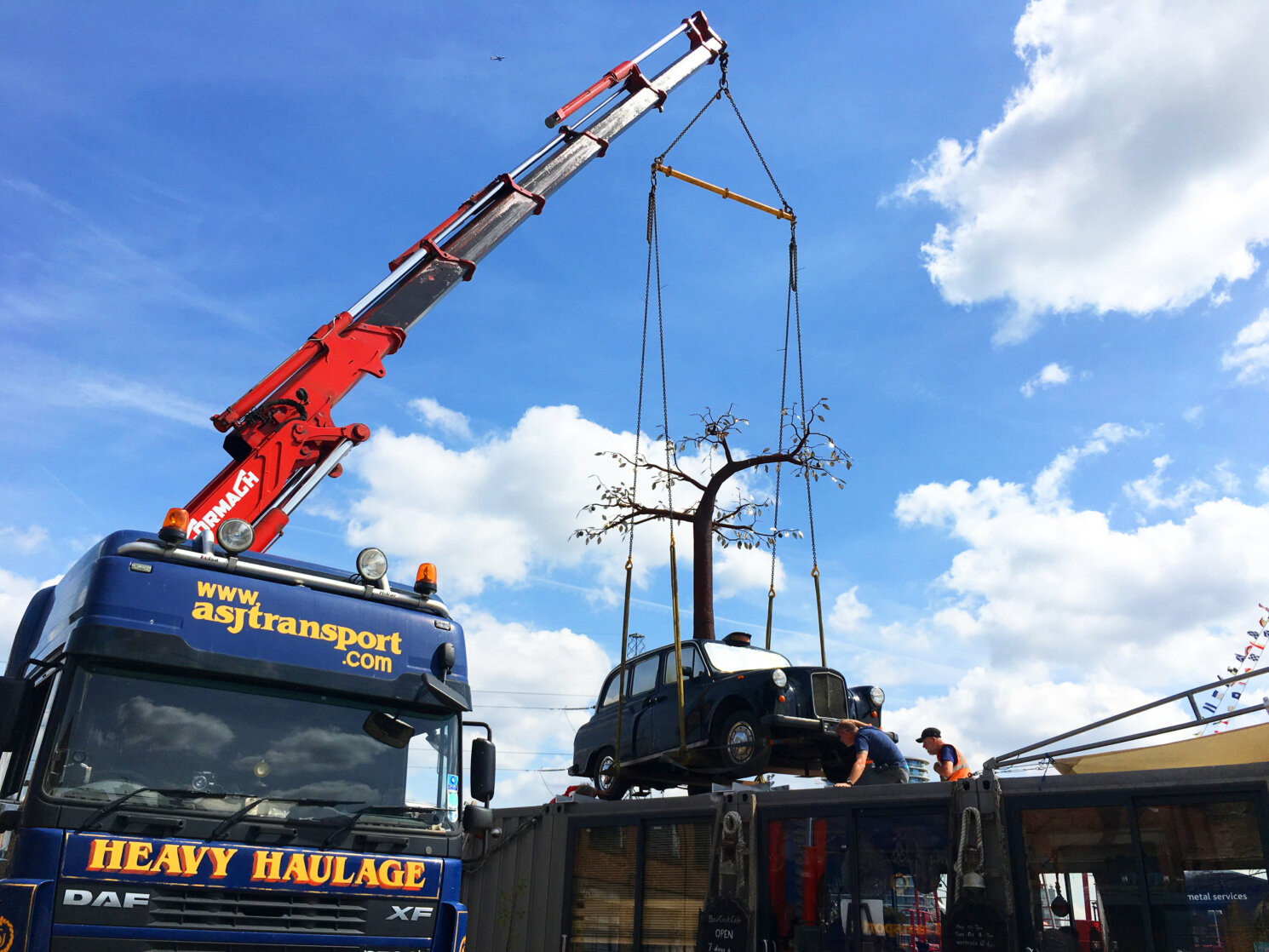 In pictures: Cab Tree sculpture move - News - Trinity Buoy Wharf