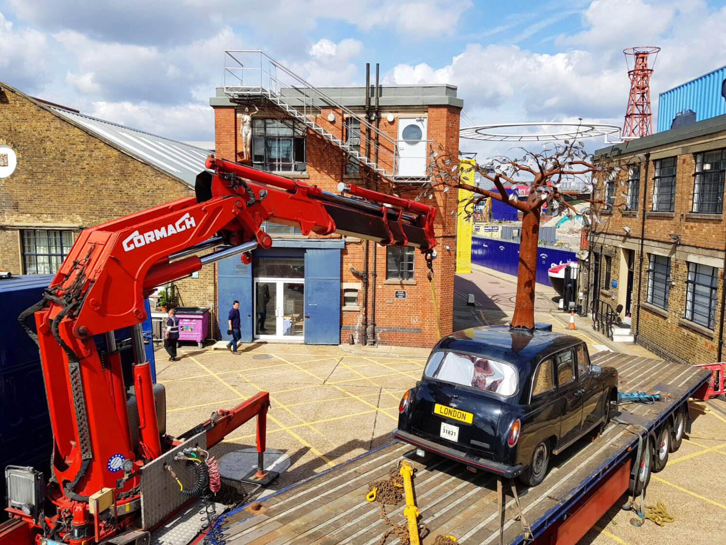 In pictures: Cab Tree sculpture move - News - Trinity Buoy Wharf